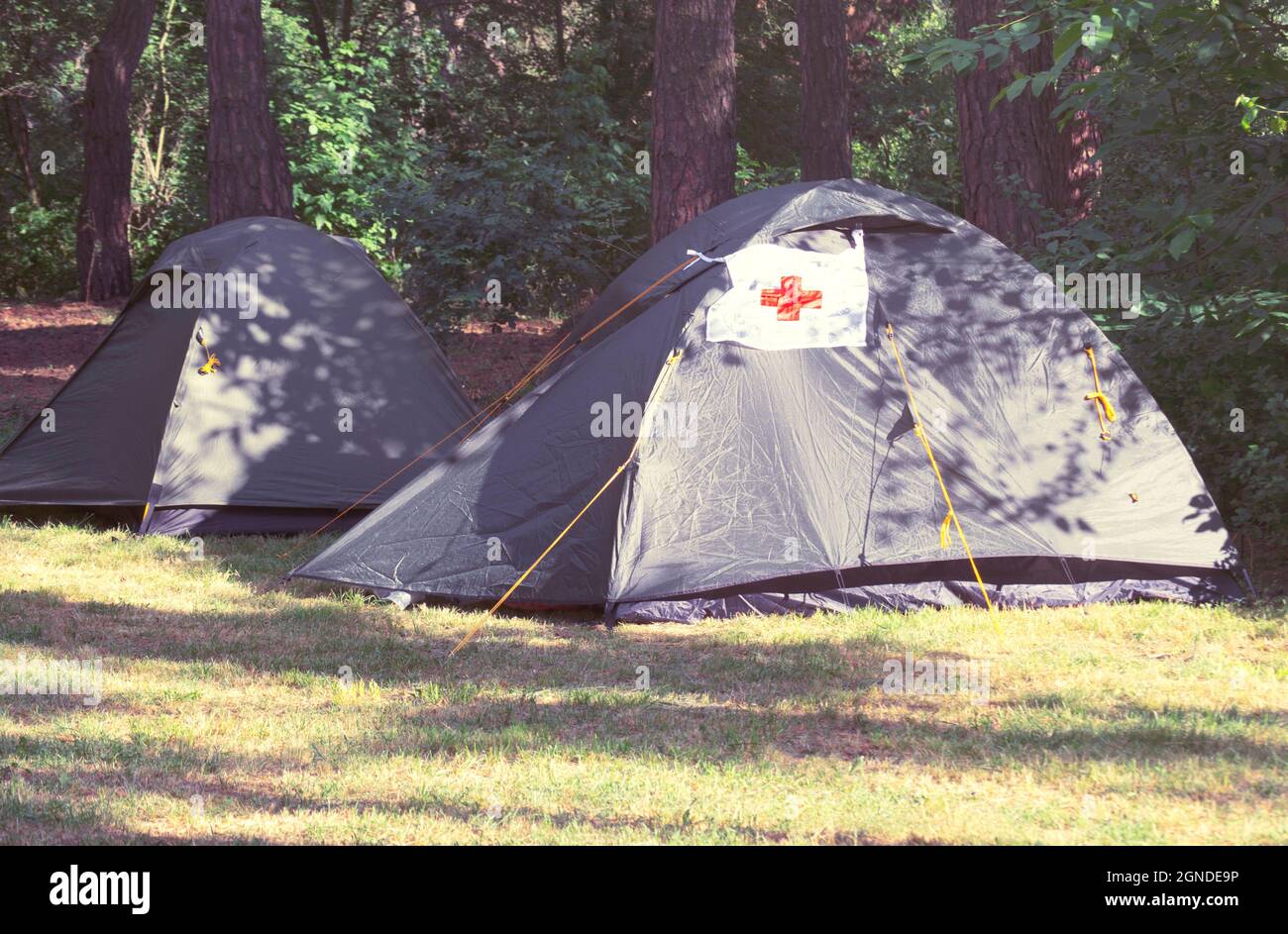 Red cross tent hi-res stock photography and images - Alamy