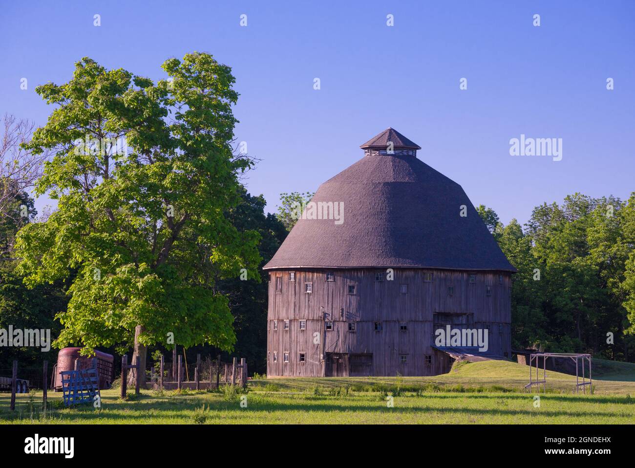 Hazelwood Round Barn - Dana - Indiana Stock Photo - Alamy
