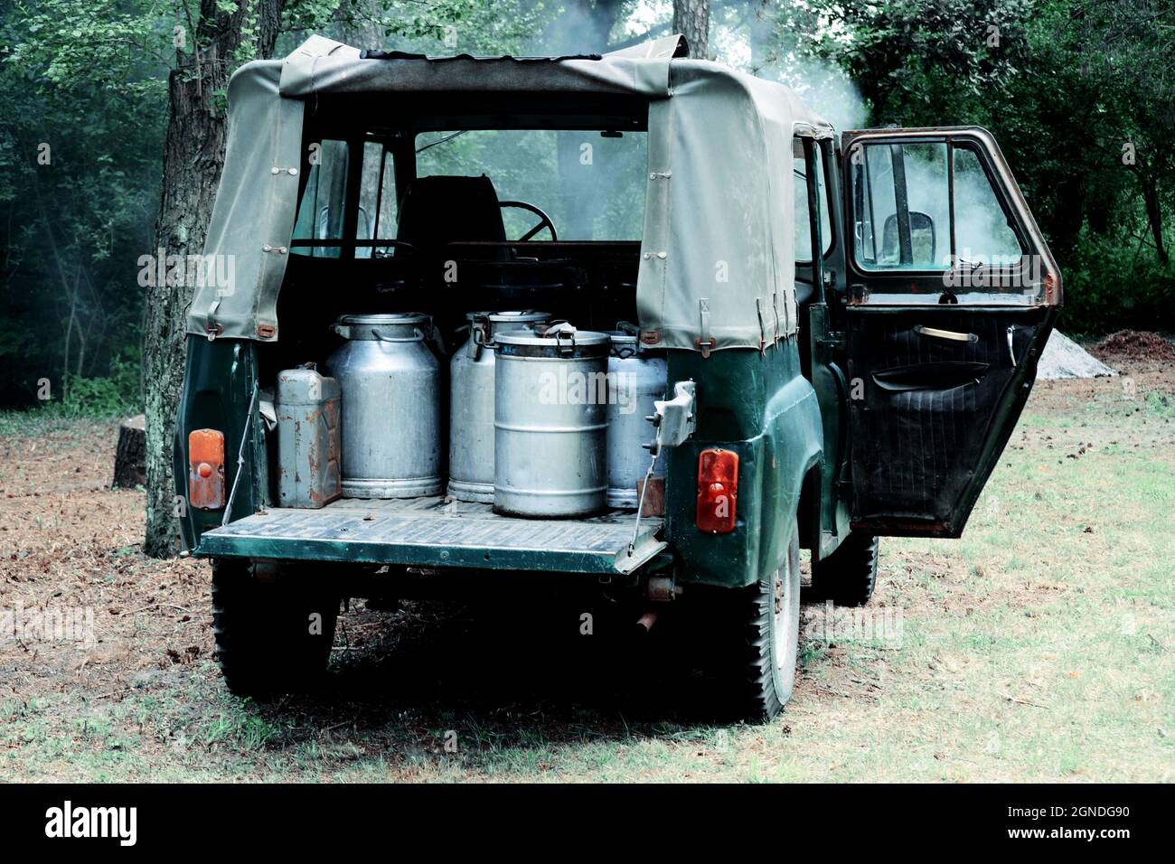 Retro cans hi-res stock photography and images - Alamy