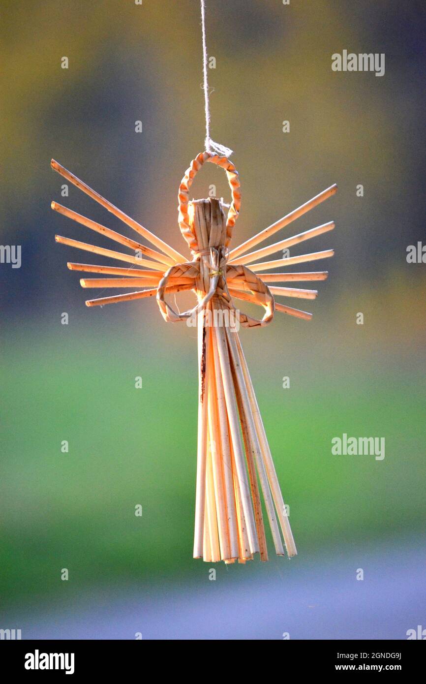 Straw angel hi-res stock photography and images - Alamy