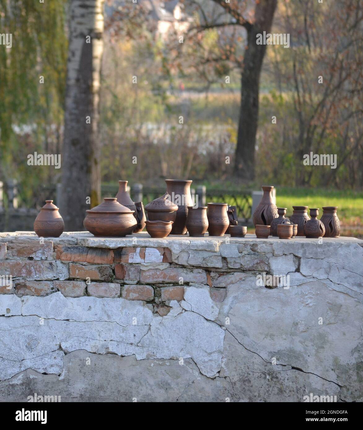 Earthenware clay pottery hi-res stock photography and images - Alamy
