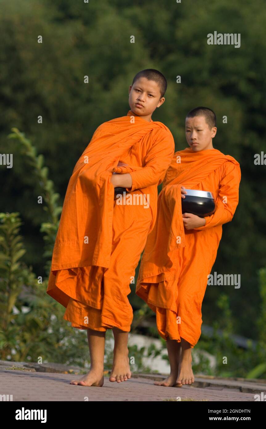 Buddhist monk praying hands hi-res stock photography and images - Alamy