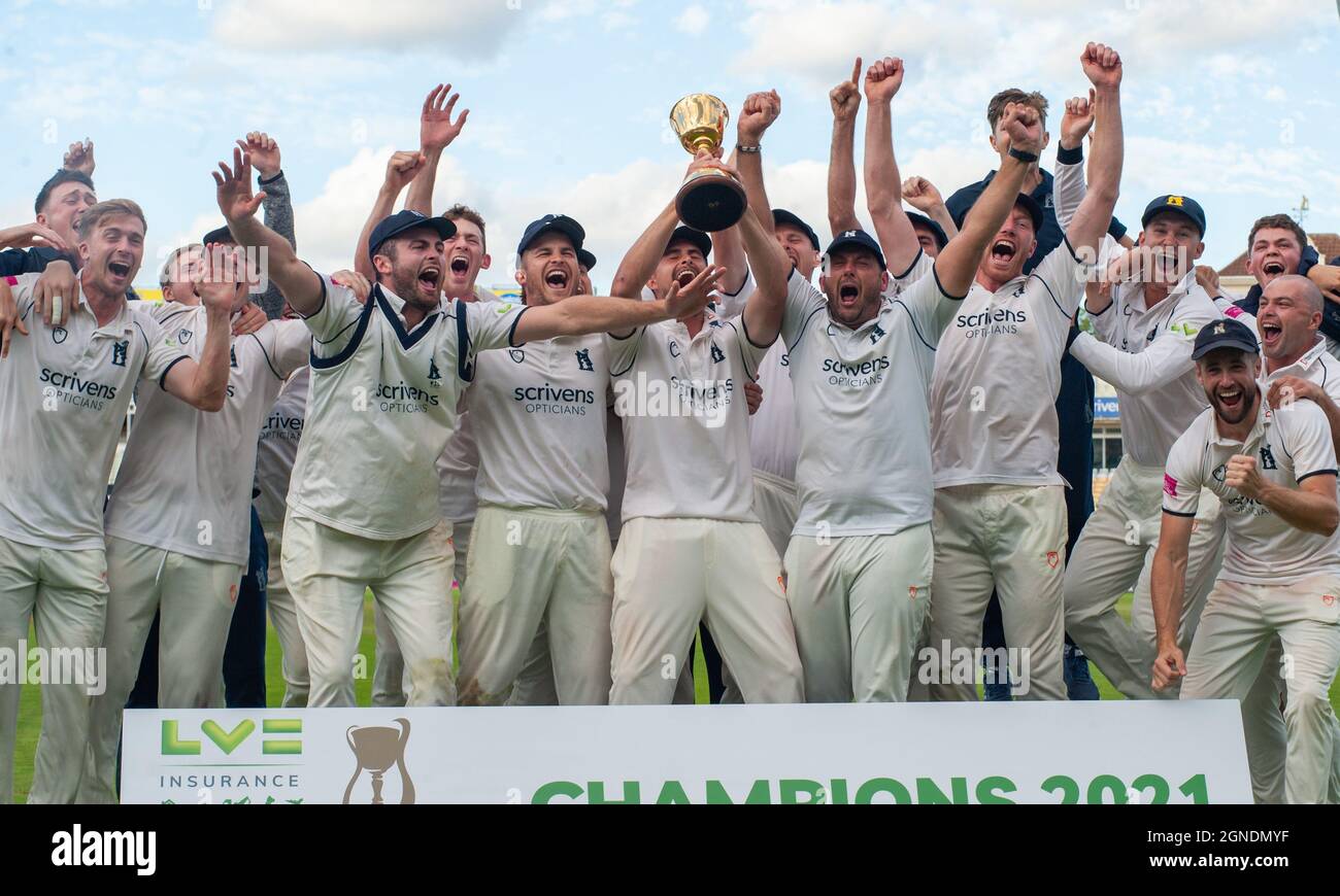 Cricket county championship trophy hi-res stock photography and images ...