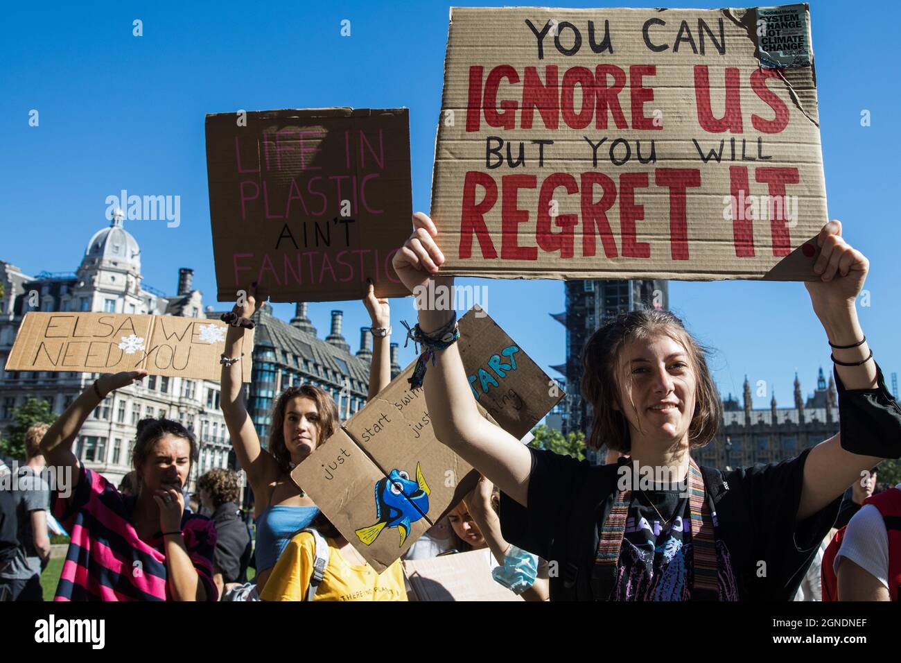 London, UK. 24th September, 2021. Hundreds of young people in ...