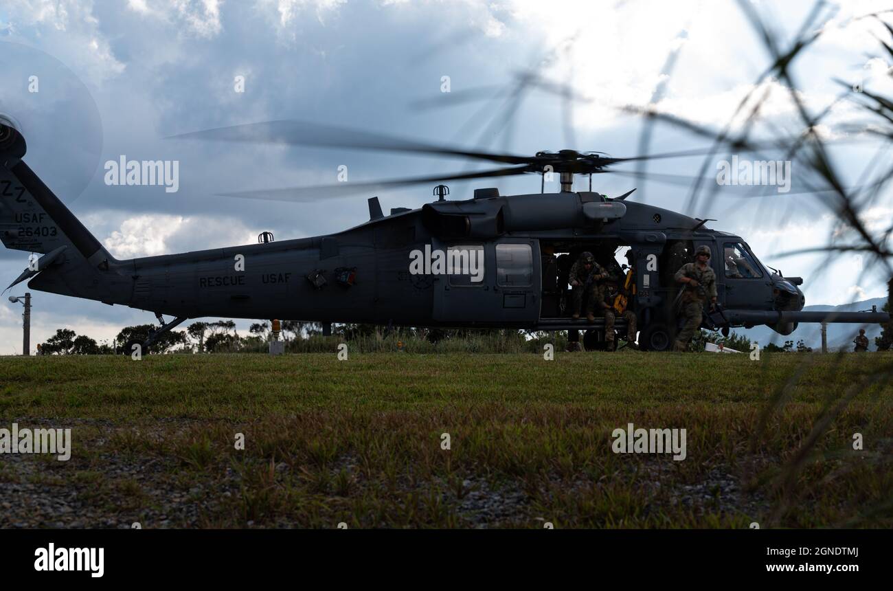 U.S. Marines from the 3rd Reconnaissance Battalion exfiltrate off a ...