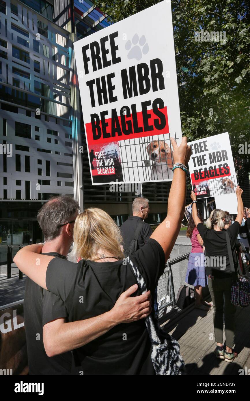 Roadside protest hi-res stock photography and images - Alamy