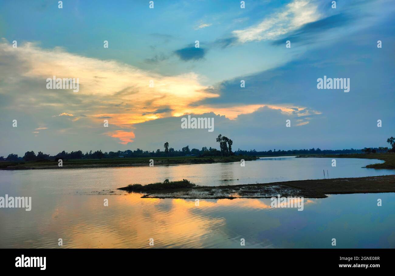 Boat river bangladesh sunset hi-res stock photography and images - Alamy