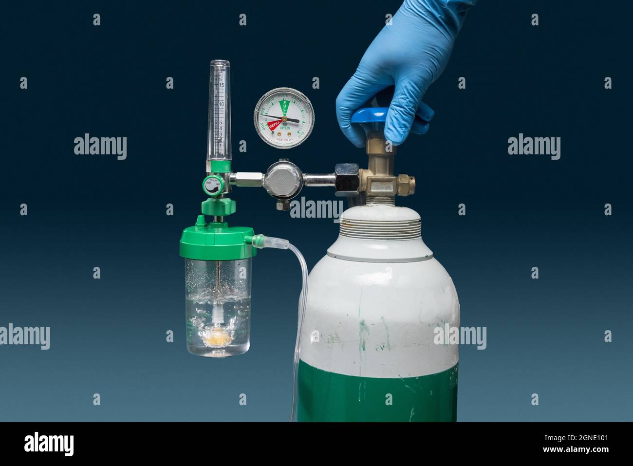 Oxygen cylinder medical hi-res stock photography and images - Alamy