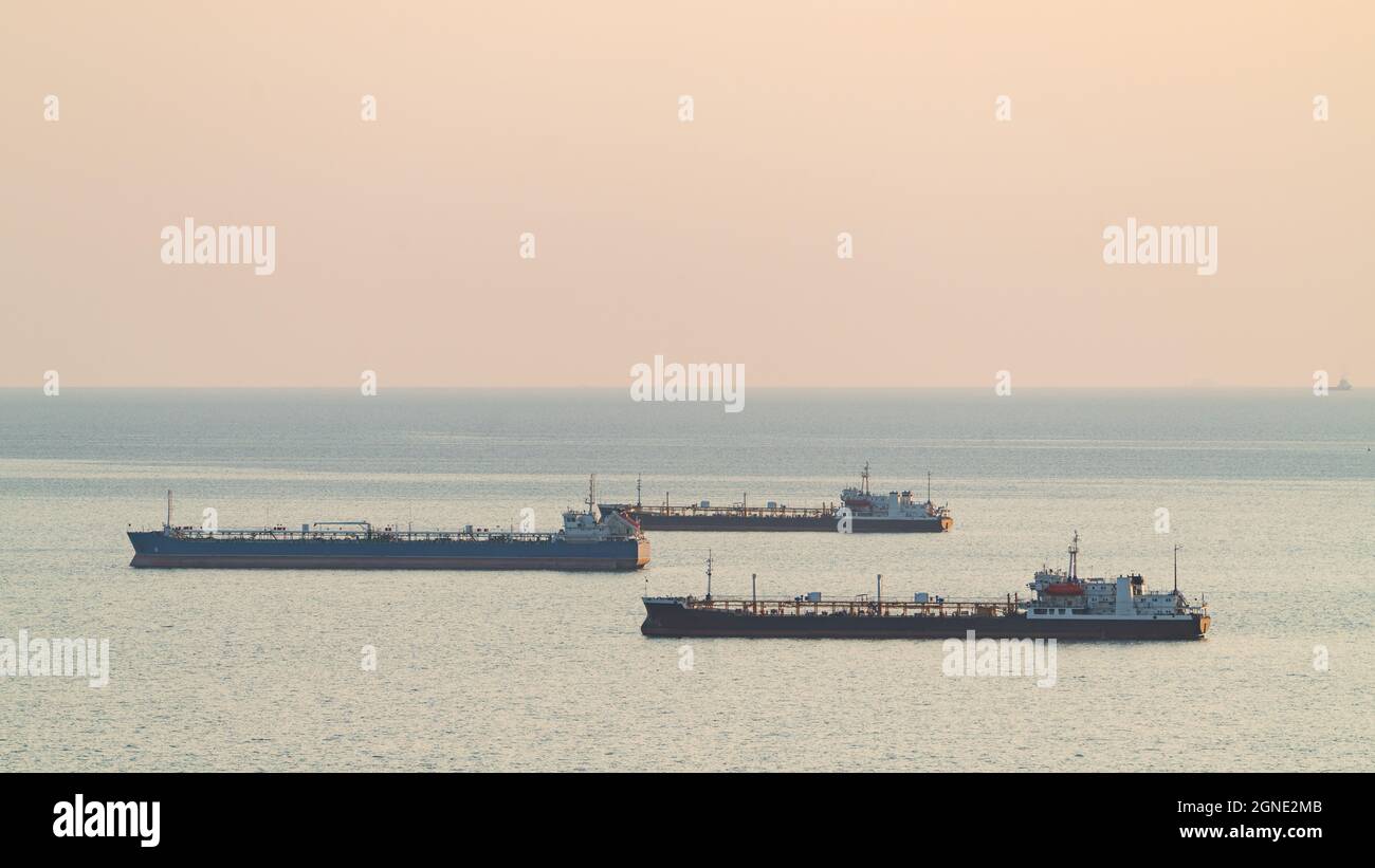 Oil tanker sea hi-res stock photography and images - Alamy