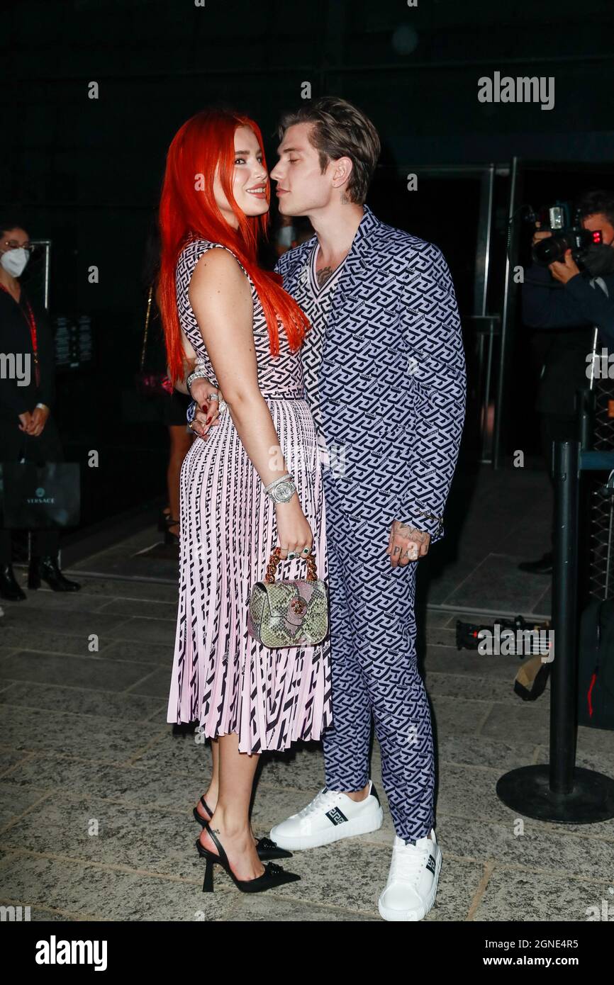 Bella Thorne And Her Boyfriend 2022 Kissing