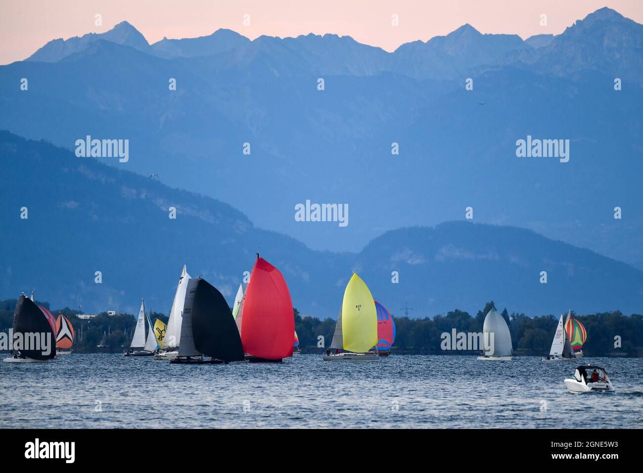 Rund um regatta hi-res stock photography and images - Alamy