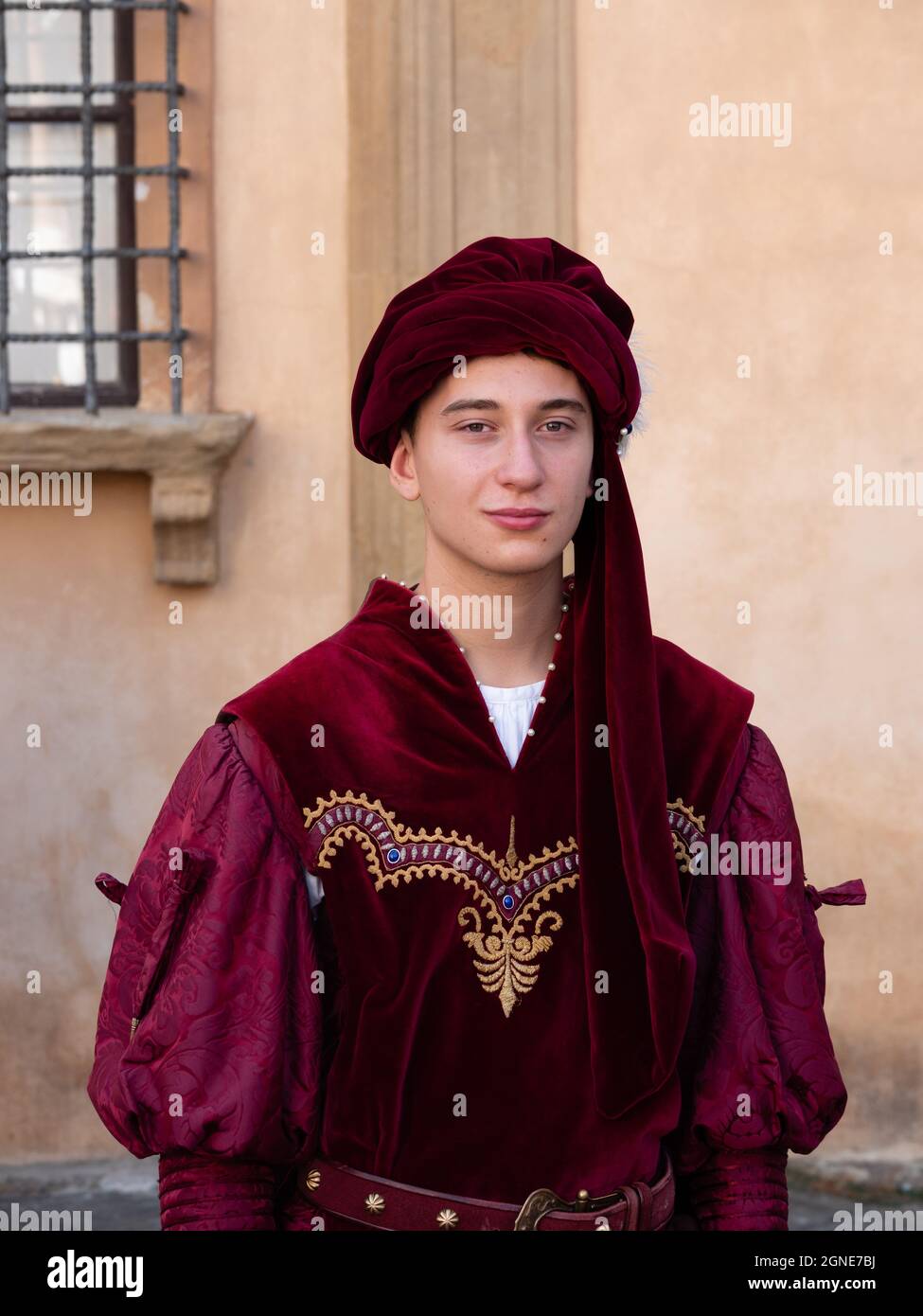 Medieval garb horse hi-res stock photography and images - Alamy