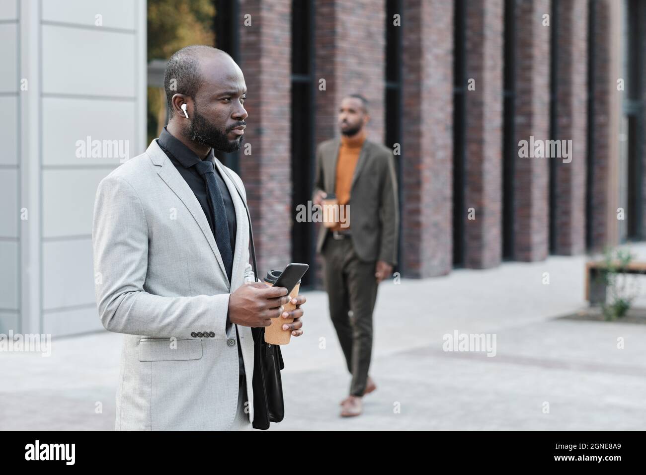 Wearing earbuds hi-res stock photography and images - Alamy