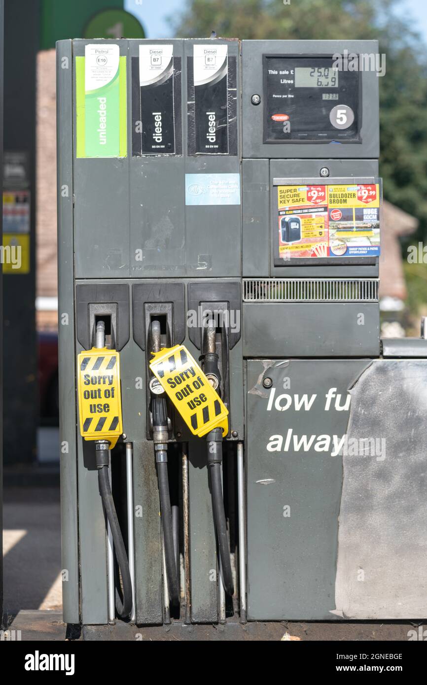 Sorry out of fuel signs hi-res stock photography and images - Alamy