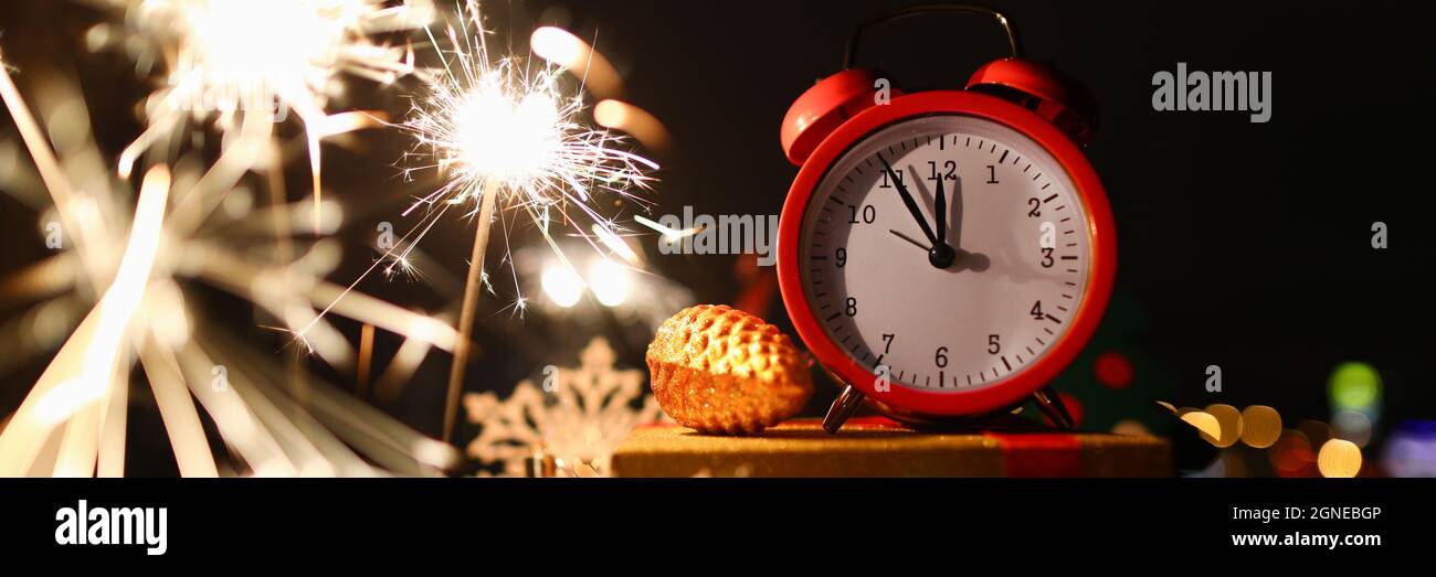 Close-up of red clock showing five before midnight Stock Photo - Alamy