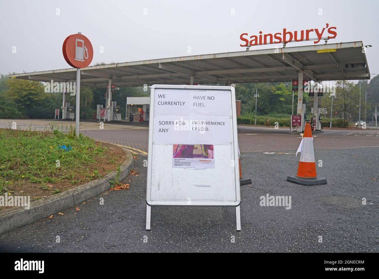 Closed petrol station hi-res stock photography and images - Alamy