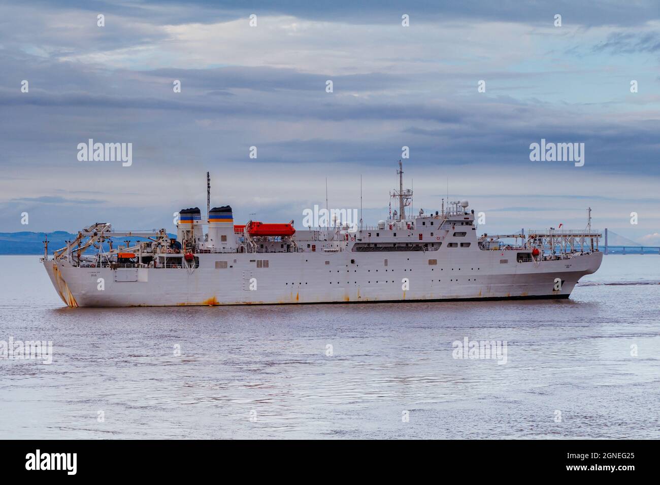USNS Zeus heading into Avonmouth docks Stock Photo - Alamy