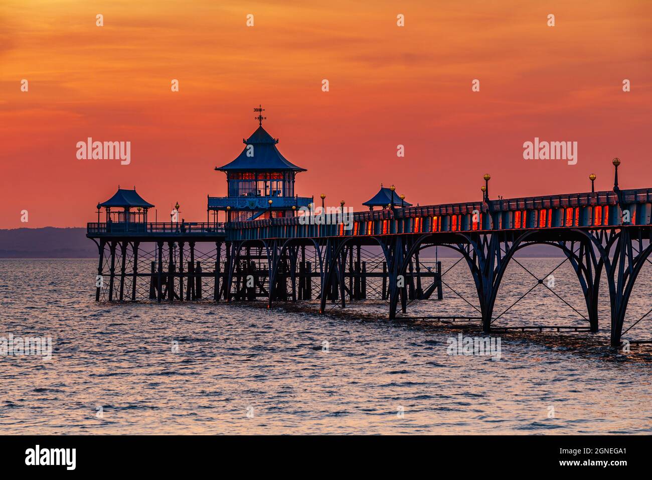 Pier with lighting hi-res stock photography and images - Alamy