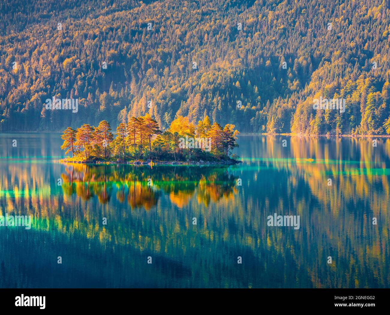 Colorful islang glowing by sunlight on the Eibsee lake. Splendid ...