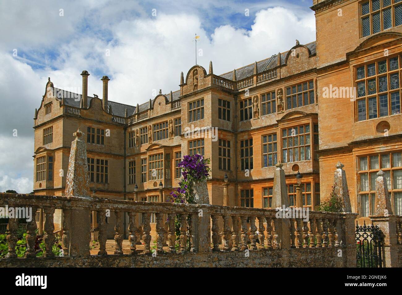 Clematis house hi-res stock photography and images - Alamy