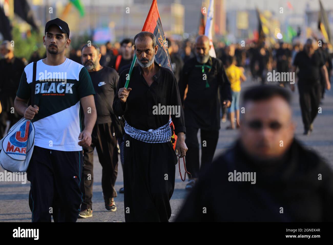 Baghdad, Iraq. 25th Sep, 2021. Shia Muslims march from Baghdad to visit ...