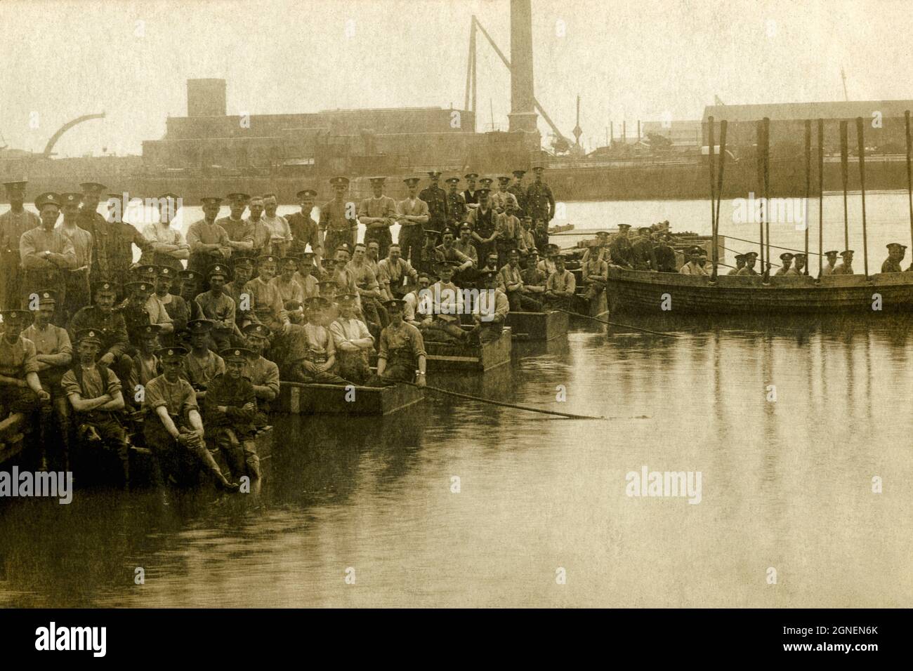World war one soldiers pontoon hi-res stock photography and images - Alamy