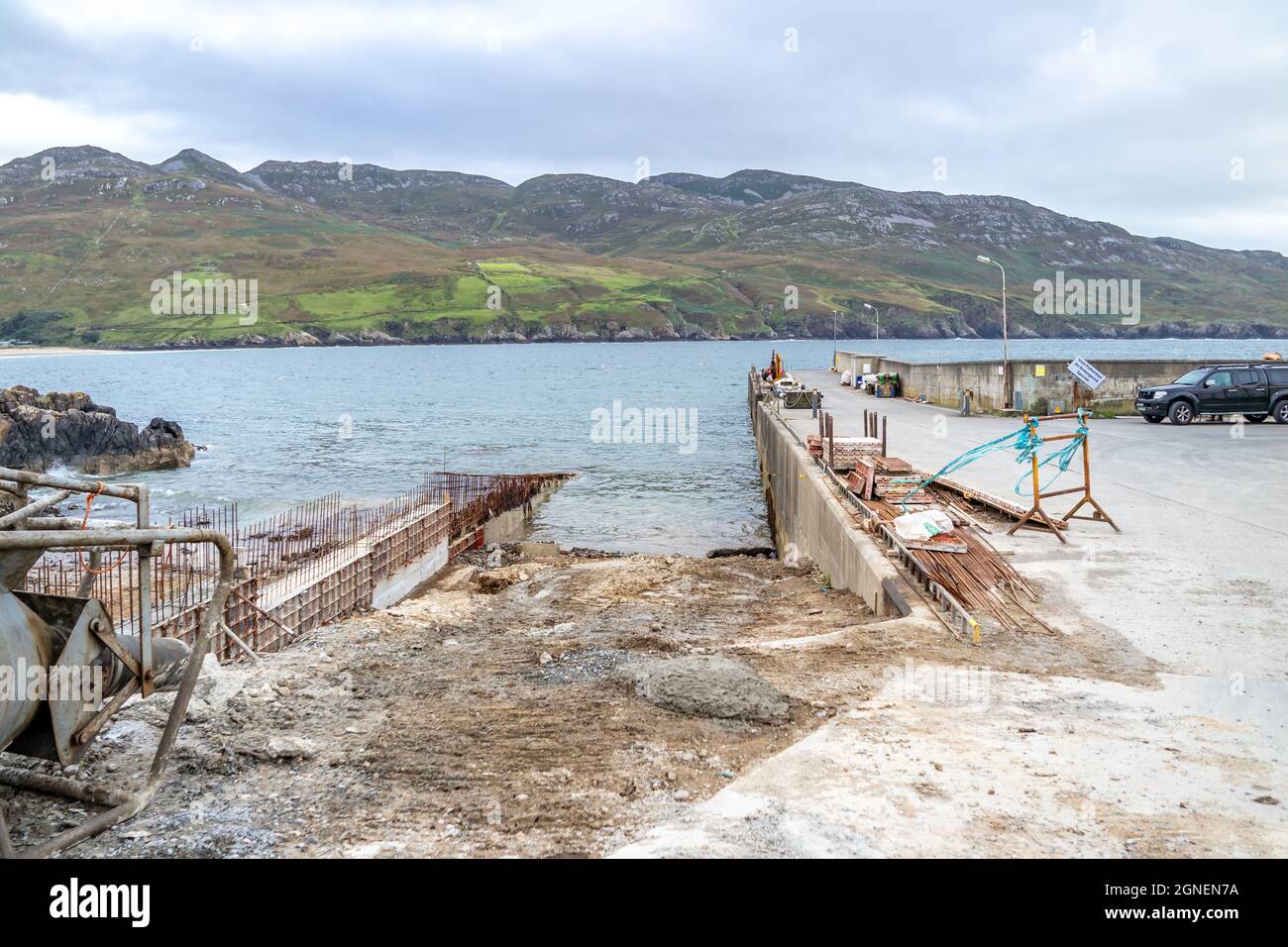 LENAN, DONEGAL, IRELAND - SEPTEMBER 16 2021 : The harbour in Lenan bay ...