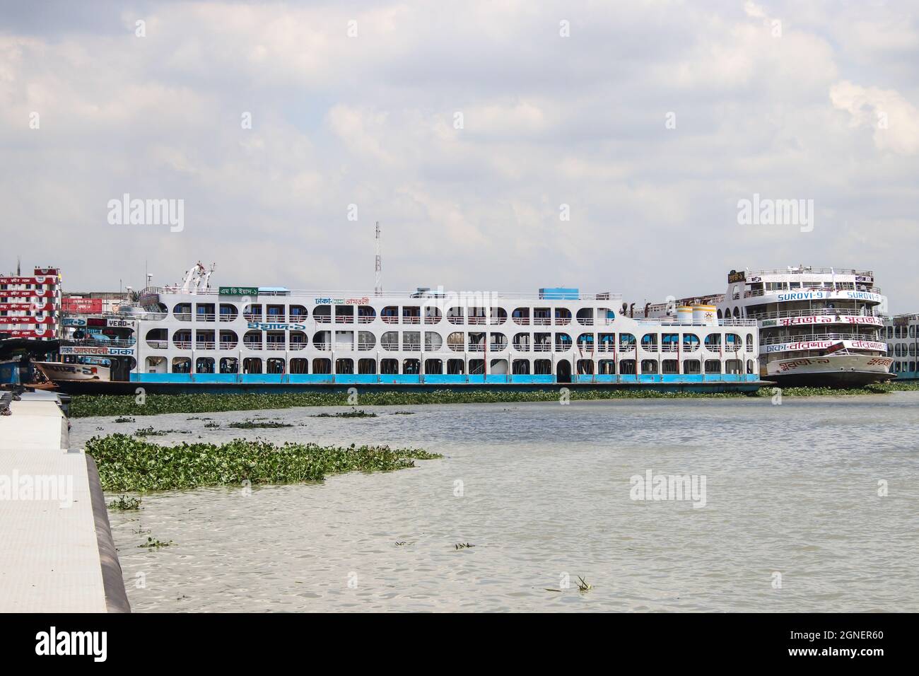 Buriganga river, Dhaka, Bangladesh : The Buriganga river is always busy ...