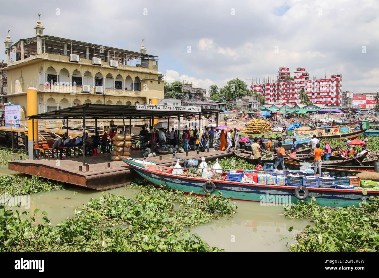 Buriganga river, Dhaka, Bangladesh : The Buriganga river is always busy ...