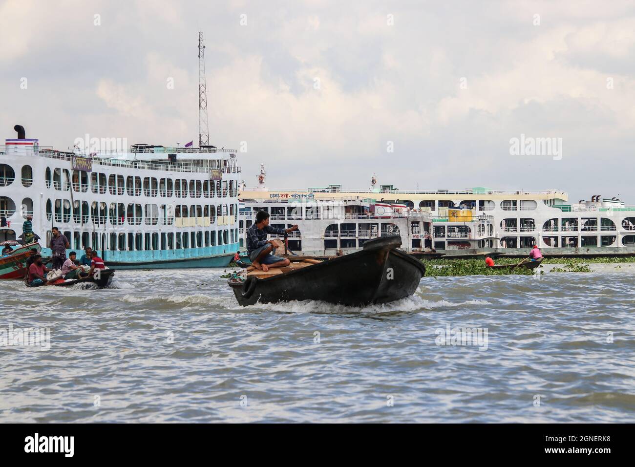 Buriganga river, Dhaka, Bangladesh : The Buriganga river is always busy with wooden boats and ...