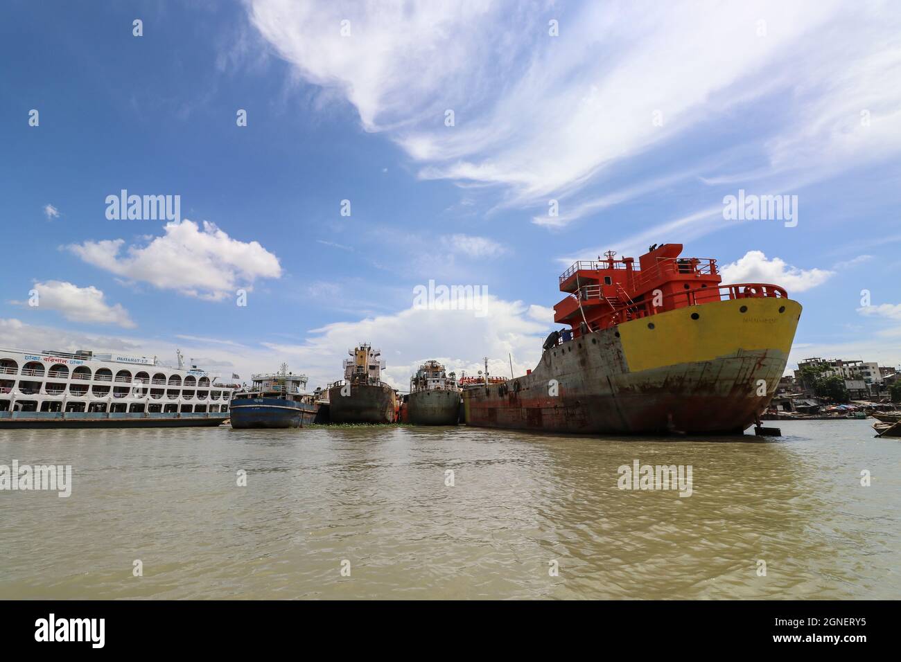 Buriganga river, Dhaka, Bangladesh : The Buriganga river is always busy ...