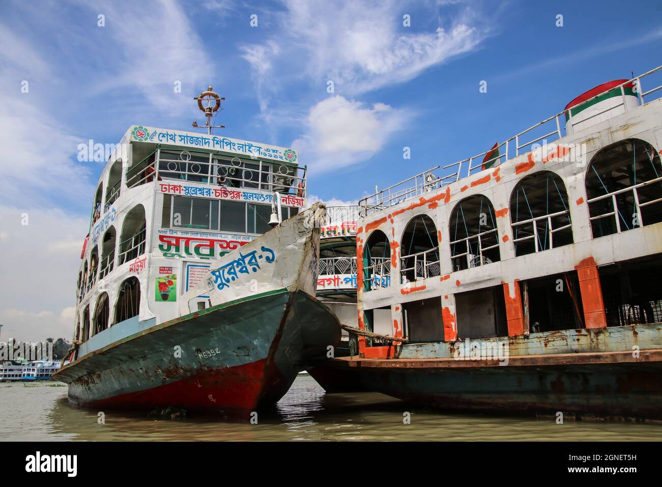 Buriganga river, Dhaka, Bangladesh : The Buriganga river is always busy ...