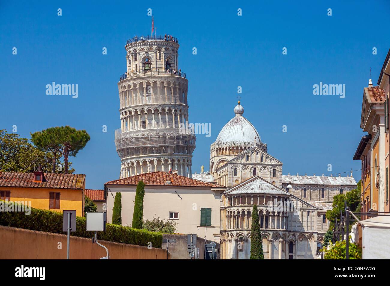 The Leaning Tower, Pisa city downtown skyline cityscape of Italy ...