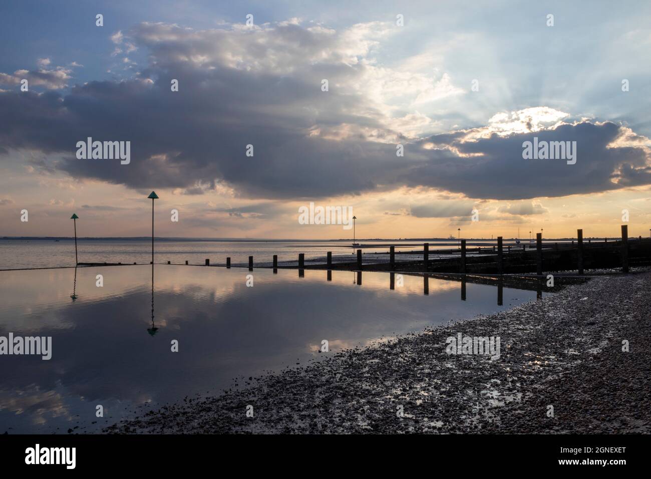 Sunset at Chalkwell beach, near Southend-on-Sea, Essex, England, United ...