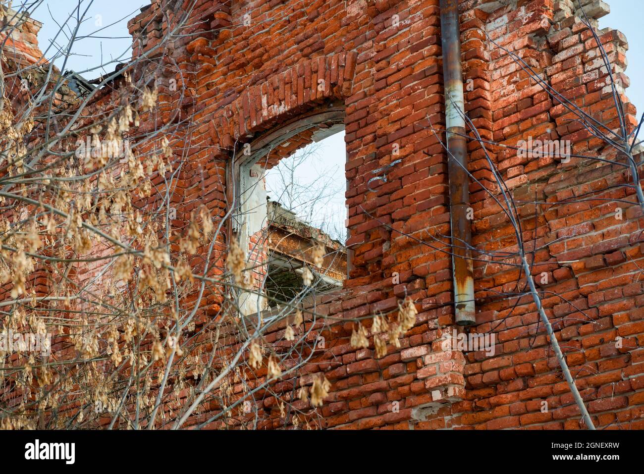 Destroyed building war snow hi-res stock photography and images - Alamy