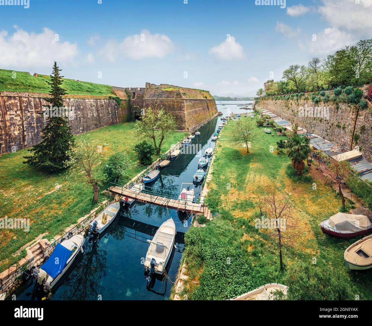 Splendid spring view of Old Venetian Fortress (Paleo Enetiko Frourio ...
