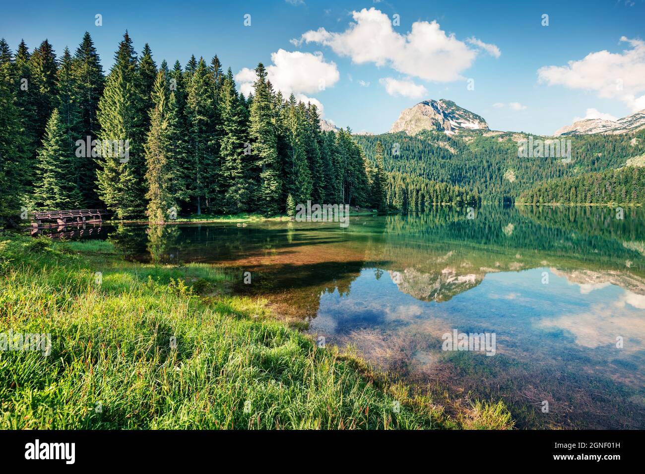 Crno jezero hi-res stock photography and images - Alamy