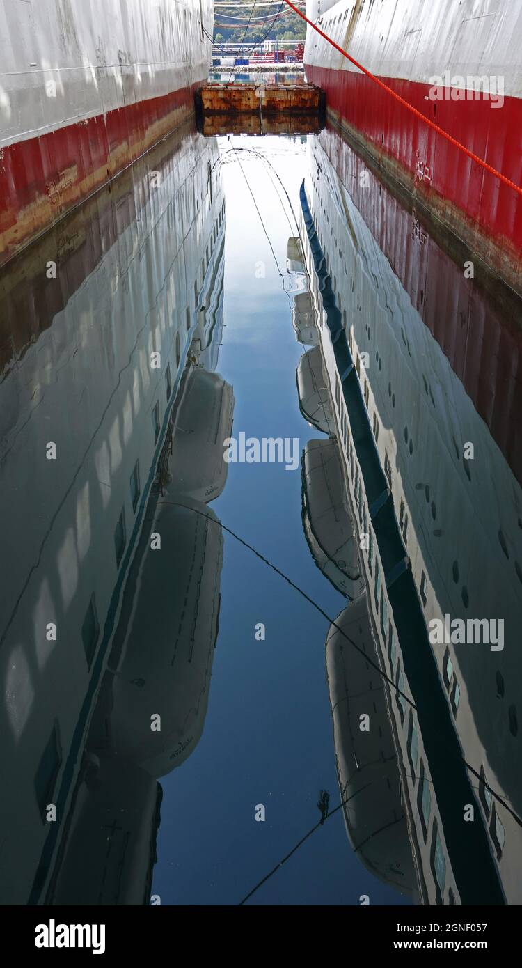 Chalkis shipyards hi-res stock photography and images - Alamy