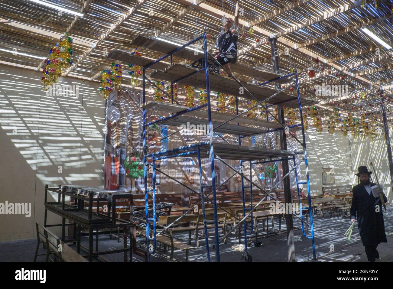 Bobov sukkah hi-res stock photography and images - Alamy