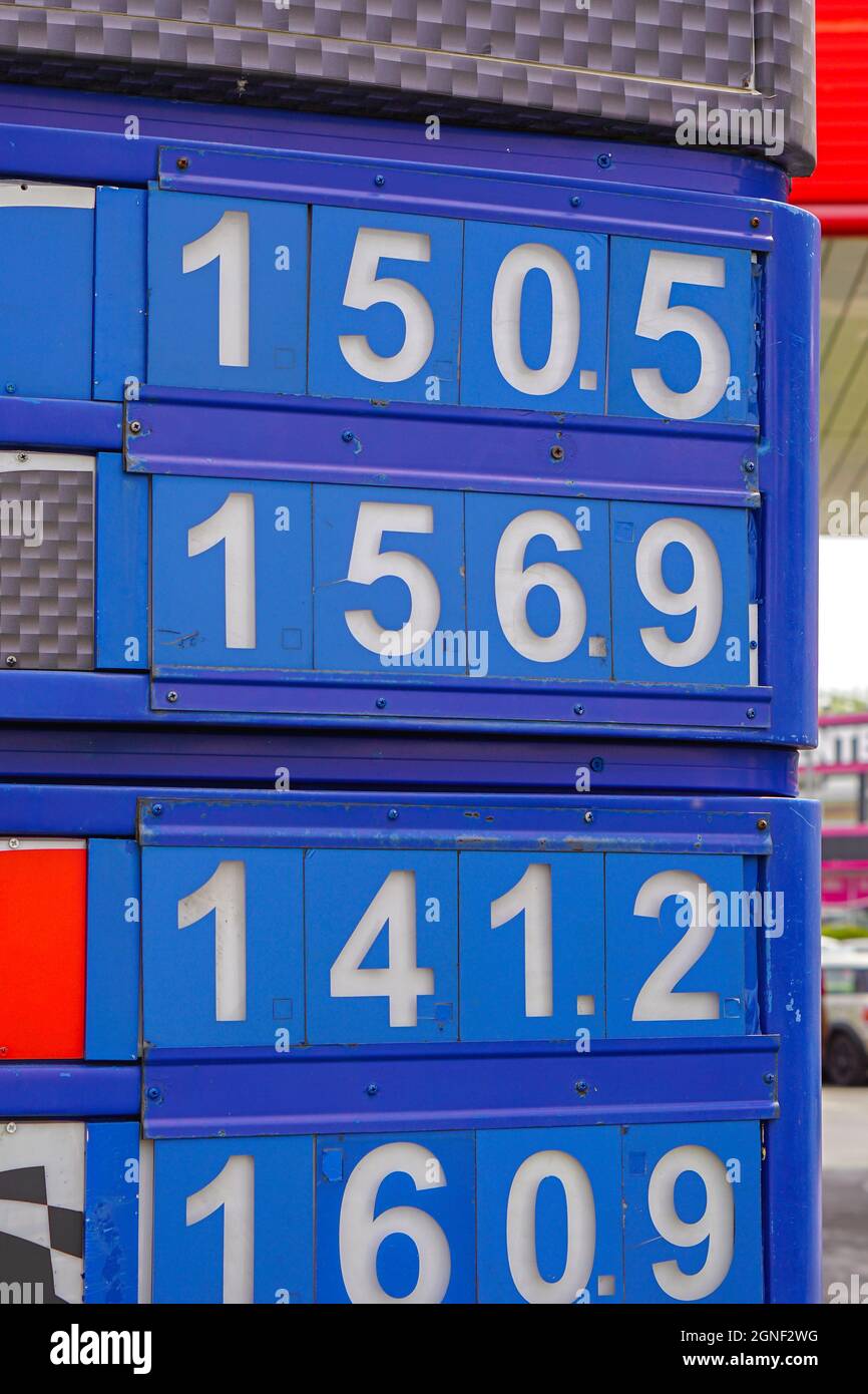Gasoline prices hi-res stock photography and images - Alamy