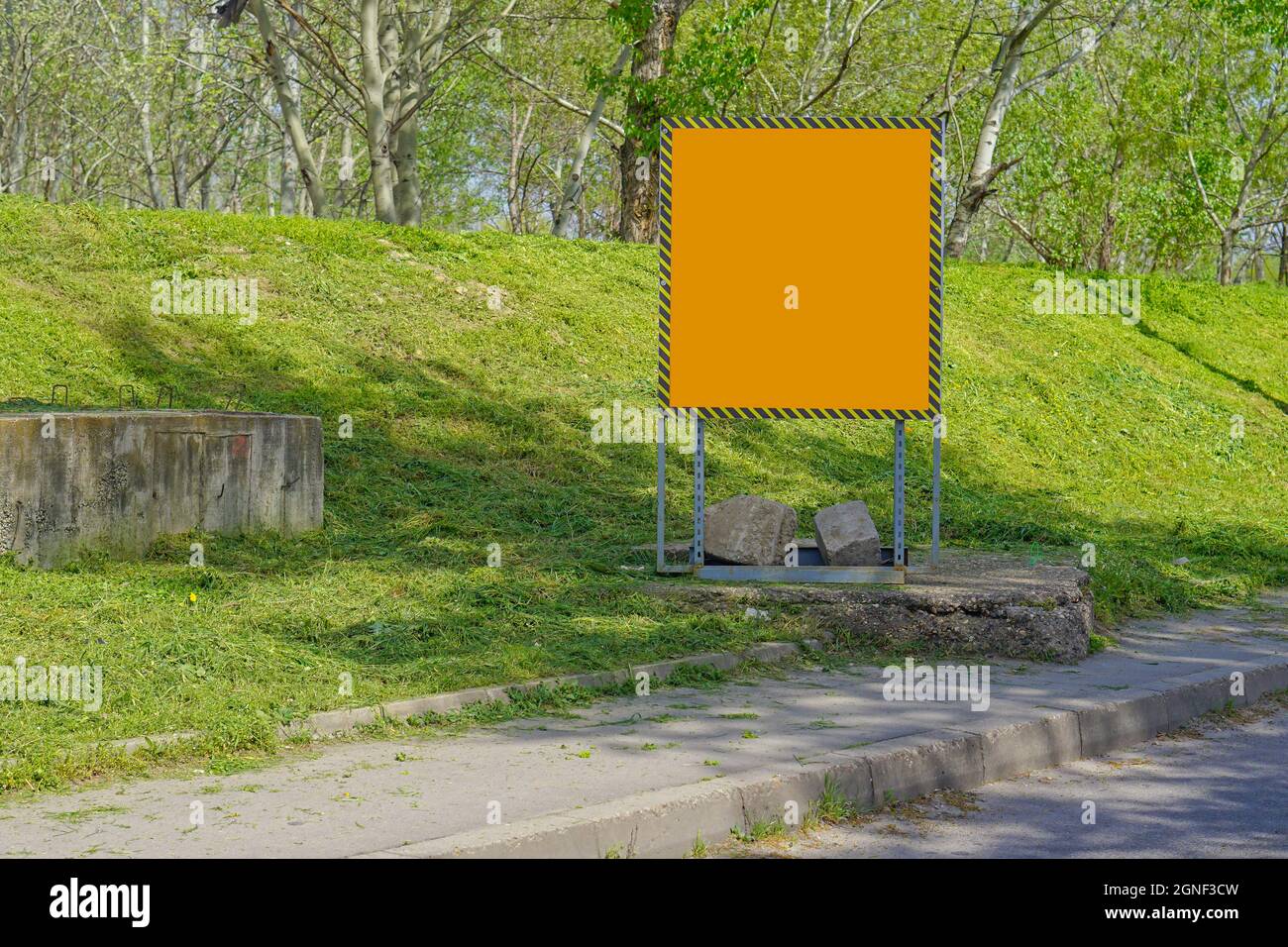 Yellow info board sign hi-res stock photography and images - Alamy