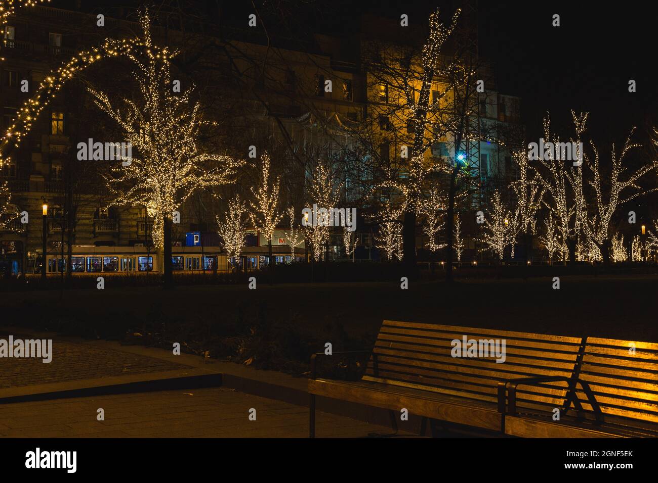 Kossuth square dark hi-res stock photography and images - Alamy