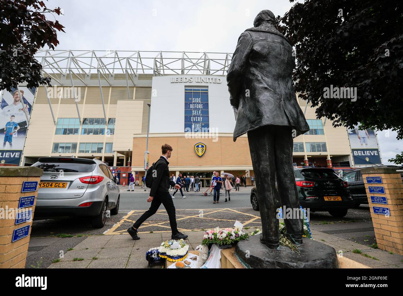 Don revie statue hi-res stock photography and images - Alamy