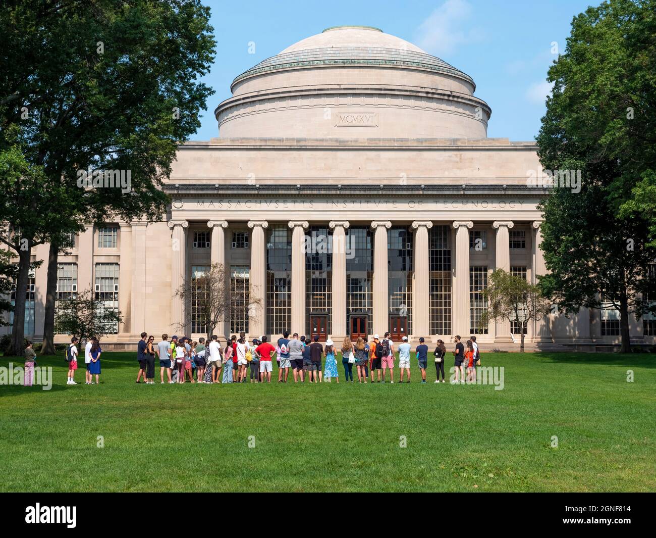 Massachusetts institute of technology hi-res stock photography and ...
