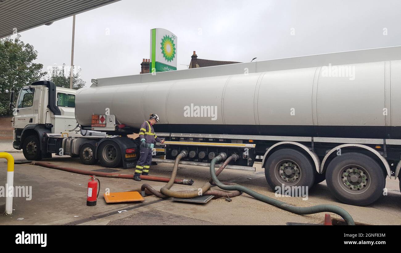 Bp tanker hi-res stock photography and images - Alamy