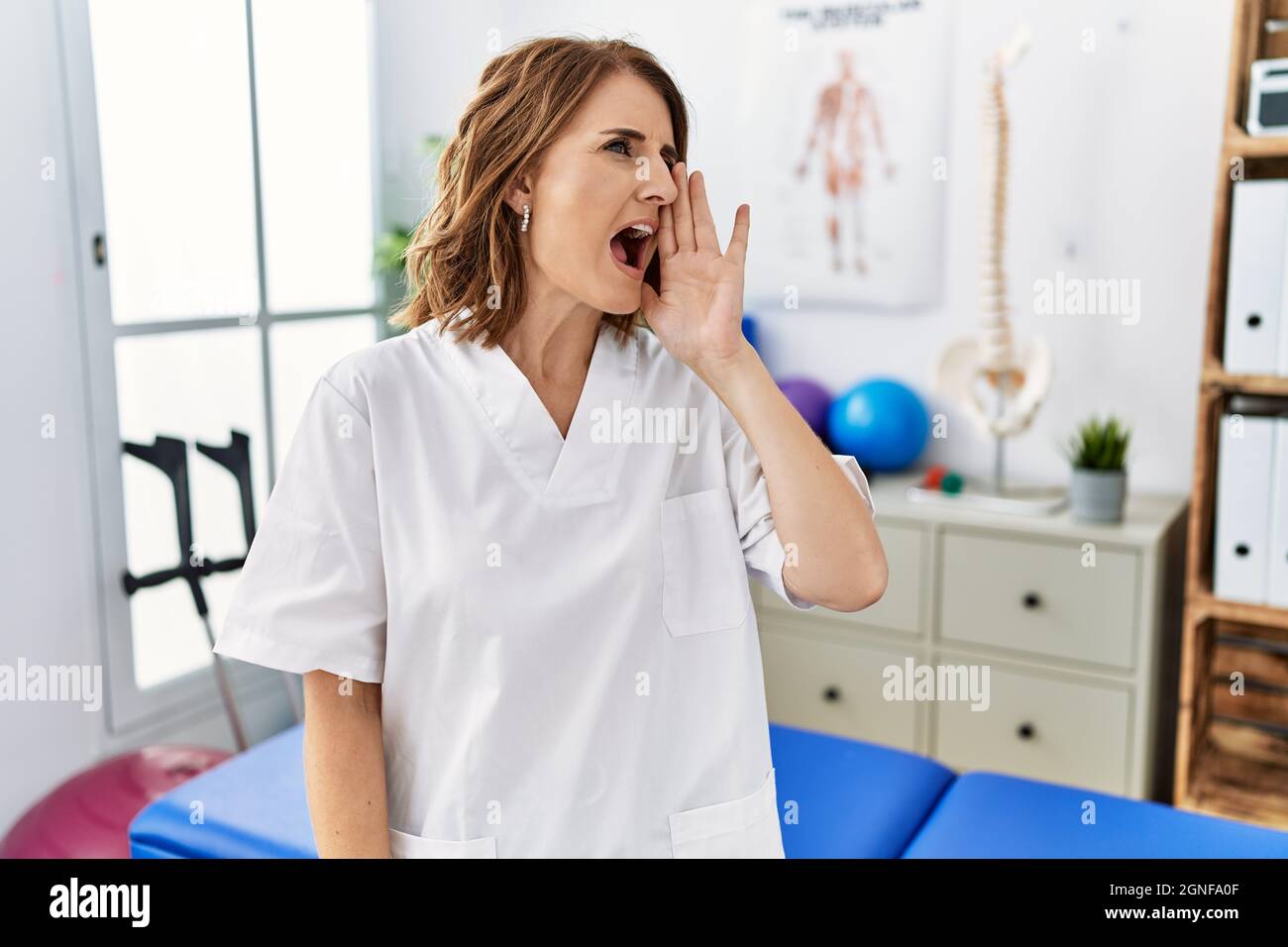 Mature woman screaming pain hi-res stock photography and images - Alamy
