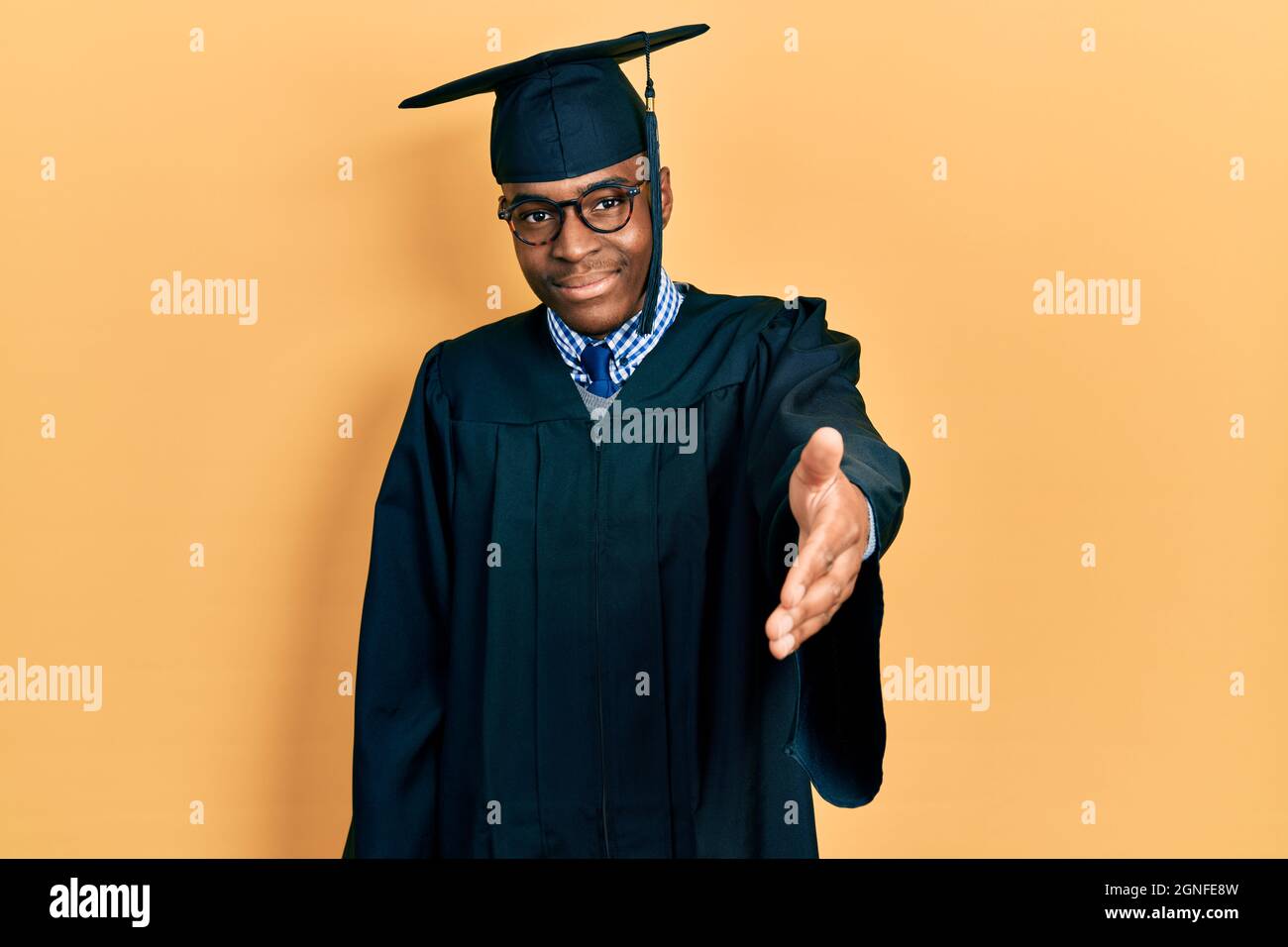 Graduation ceremony handshake hi-res stock photography and images - Alamy