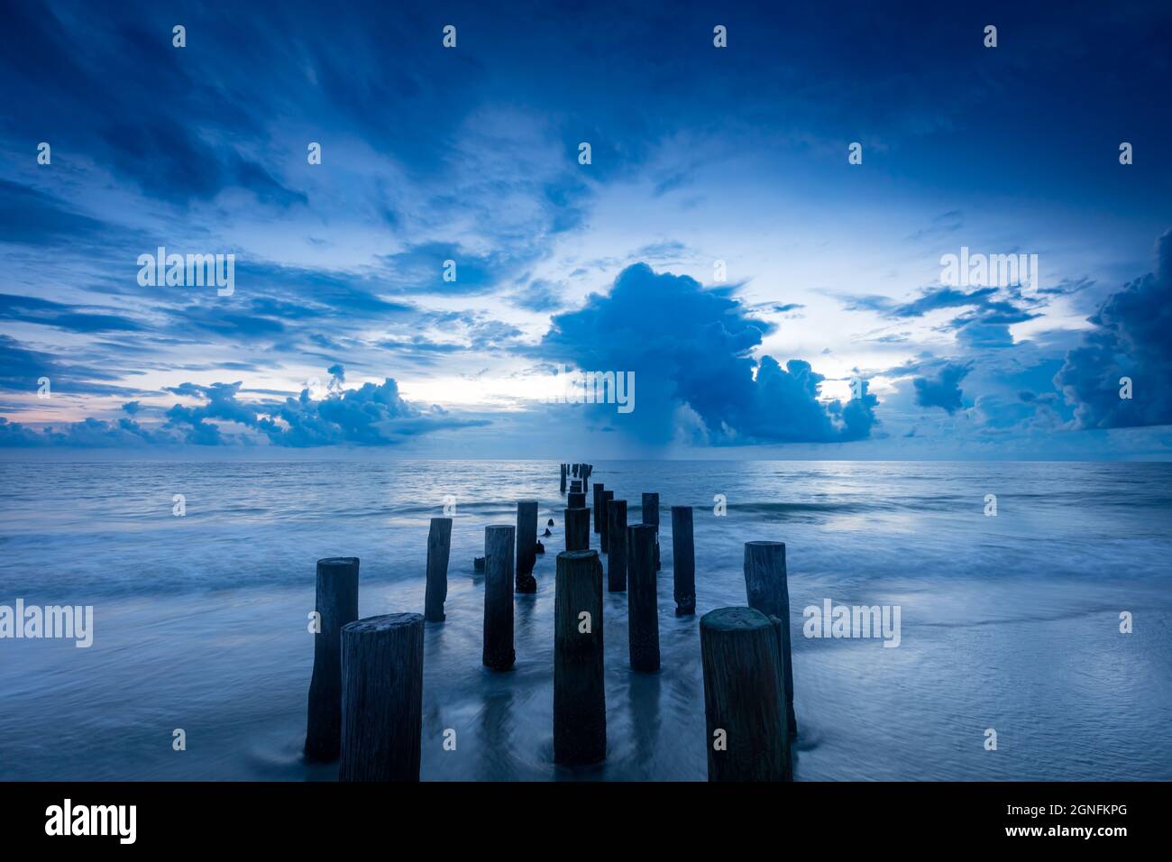 Pilings pier hi-res stock photography and images - Alamy