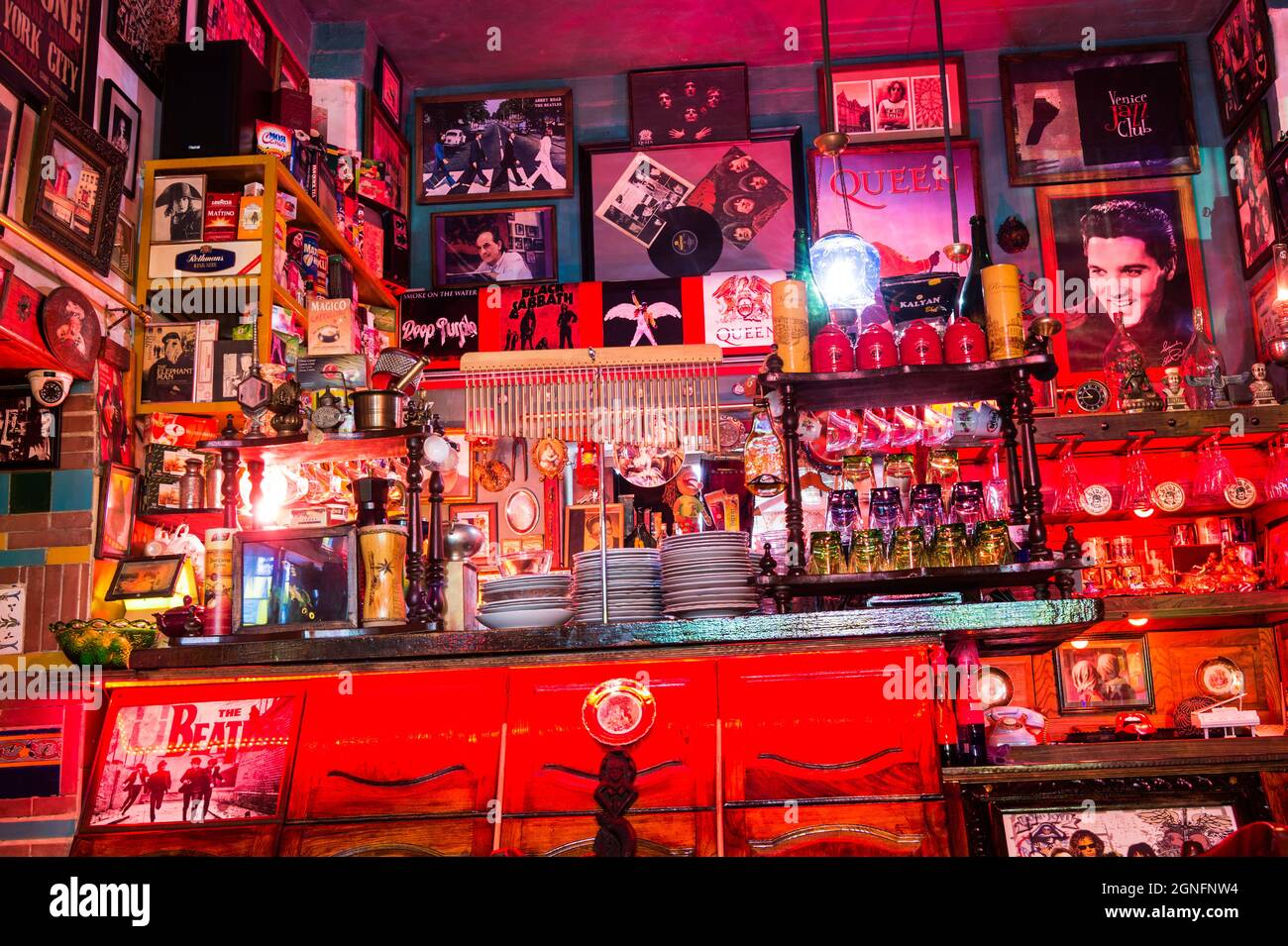 Tehran restaurant hi-res stock photography and images - Alamy