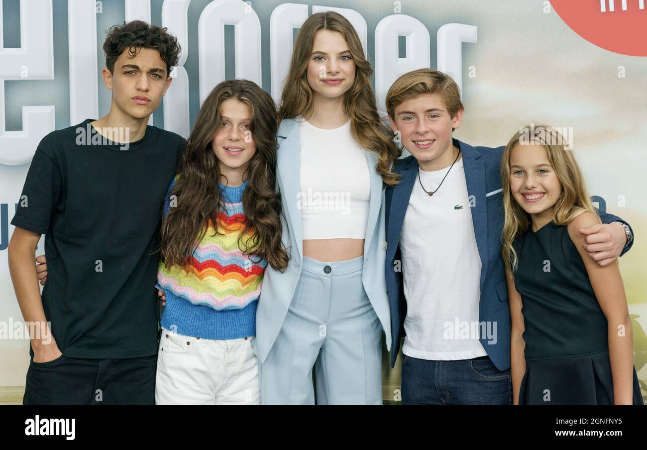 Hamburg, Germany. 25th Sep, 2021. The actors Caspar Fischer-Ortmann (l ...